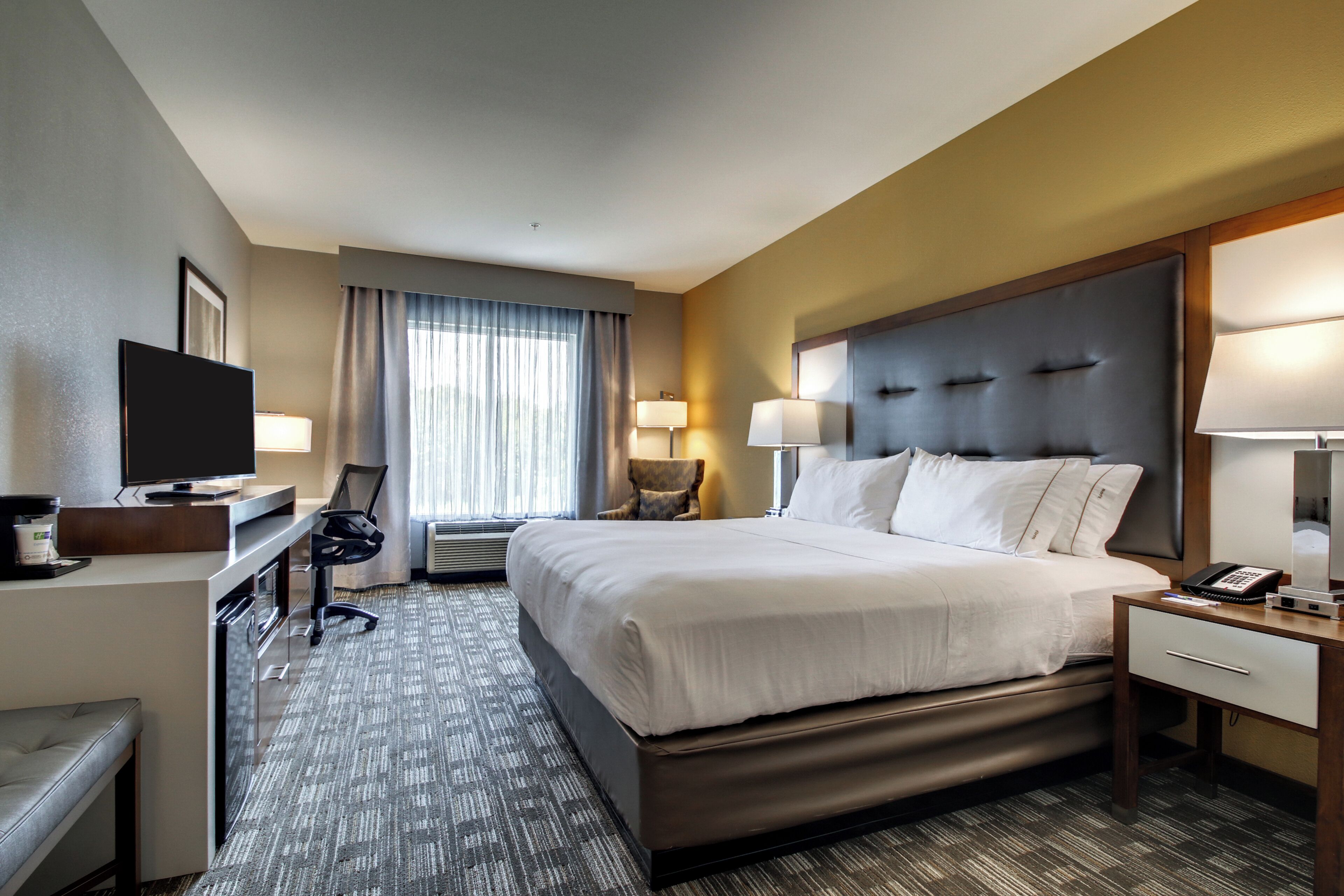 Quarto, 1 cama King, acessível, para não fumantes (Hearing) | Cofres nos quartos, escrivaninha, ferros/tábuas de passar roupa