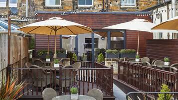 Pequenos-almoços, almoços, jantares servidos, cozinha francesa