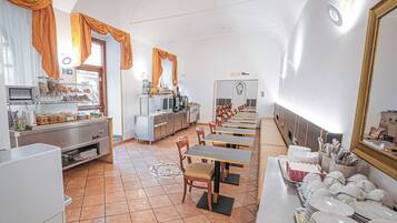 Pequeno-almoço tipo buffet diário incluído