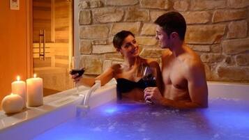 Banheira de hidromassagem interior