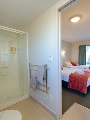 Quarto Triplo | Lençóis de algodão egípcio, roupa de alta qualidade, cofre no quarto 