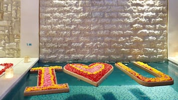 Piscina exterior, espreguiçadeiras