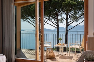 Quarto Executivo, 1 cama queen-size, terraço, vista para o mar (Fantastica Mare) | Lençóis italianos Frette, roupa de alta qualidade, edredões de penas