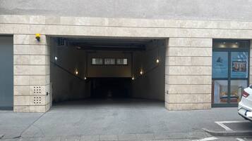 Estacionamento sem manobrista (sujeito a cobrança): EUR 15 por diária