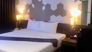 Quarto Superior | Minibar, secretária, cortinas/cortinados opacos, Wi-fi grátis