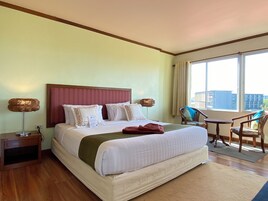 Quarto Duplo Júnior | Minibar, secretária, cortinas/cortinados opacos, Wi-fi grátis 