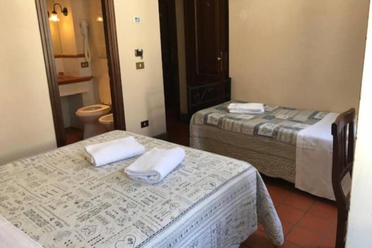Quarto Triplo | Cofre no quarto, quartos insonorizados, Wi-fi grátis 