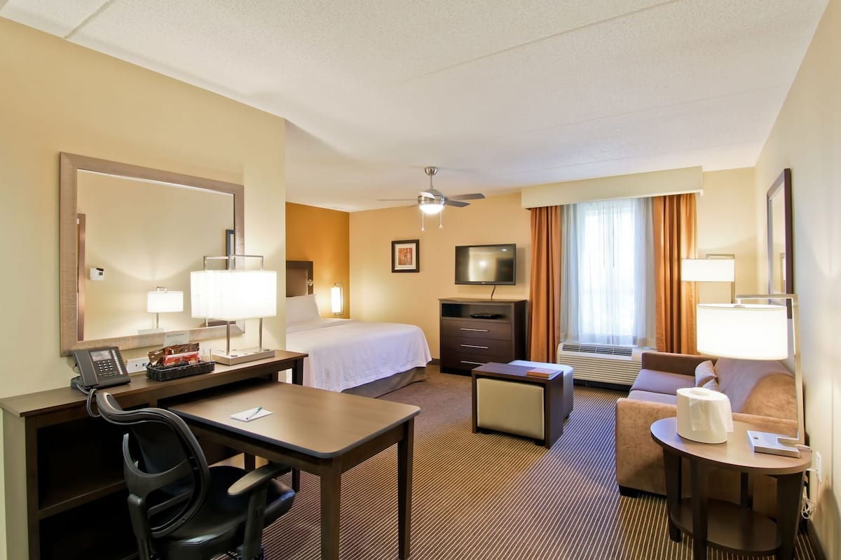 Cofre no quarto, secretária, Wi-fi, roupa de cama fornecida