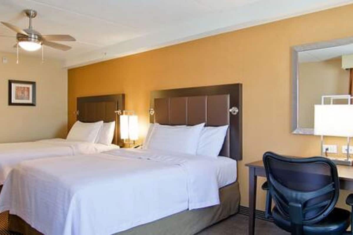 Cofre no quarto, secretária, Wi-fi, roupa de cama fornecida