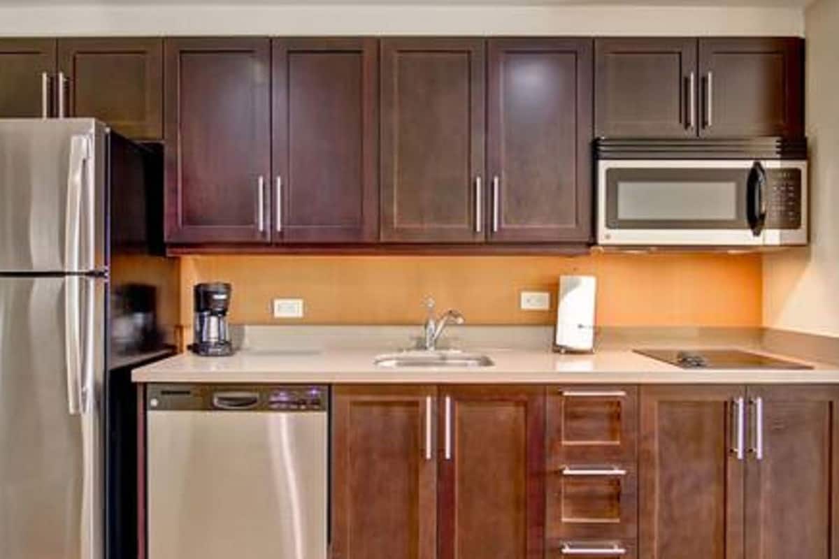 Cozinha privada | Um frigorífico/congelador grande, um micro-ondas, um forno