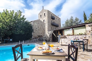 Café da manhã com buffet grátis todos os dias