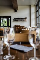 3 restaurantes, é servido almoço