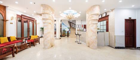 Área de estar no saguão