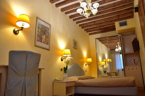 Quarto Duplo ou Twin Standard | Minibar, secretária, quartos insonorizados, Wi-fi grátis 