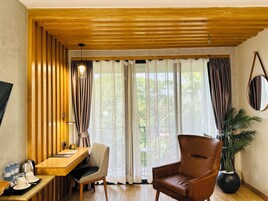 Quarto Duplo Standard | Sala de estar | Televisor LED de 40 polegadas com canais de TV premium, televisor 