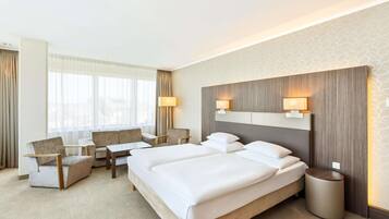 Suite Júnior, 1 quarto, não fumadores | Roupa hipoalergénica, cofre no quarto, secretária