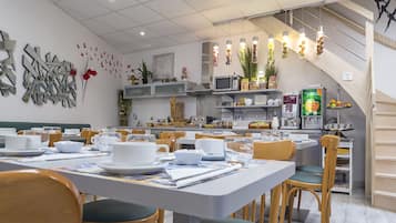 Café da manhã com buffet diário (EUR 11.50 por pessoa)