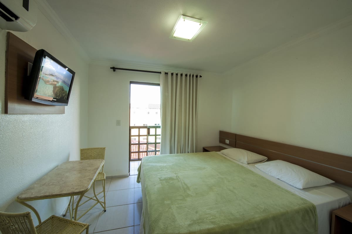 Frigobar, cofres nos quartos, cortinas blackout, Wi-Fi de cortesia