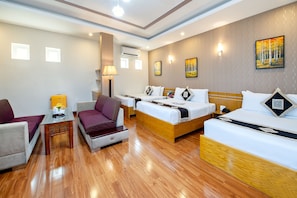 Suíte família | Roupas de cama premium, frigobar, cofres nos quartos, escrivaninha