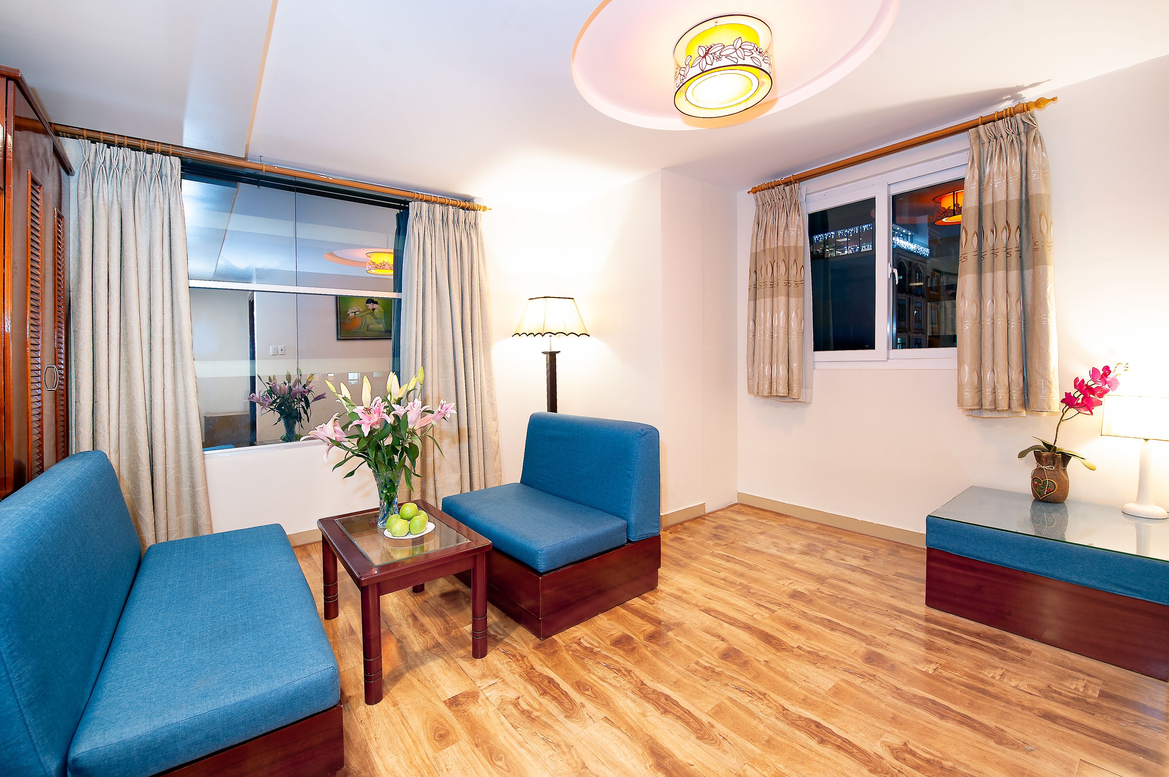 Quarto Executivo, Vista para a cidade | Sala de estar | Televisor LCD de 32 polegadas com canais via satélite, televisor 