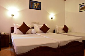 Quarto Triplo | Cofre no quarto, secretária, Wi-fi grátis 