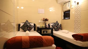 Quarto duplo luxo | Cofres nos quartos, Wi-Fi de cortesia