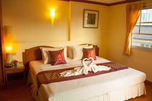 Quarto Standard (Standard Private Room) | Cofre no quarto, secretária, cortinas/cortinados opacos, Wi-fi