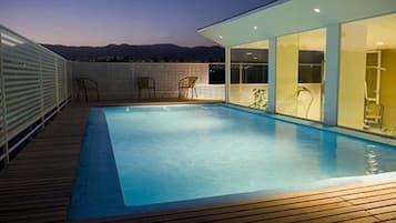 Piscina exterior sazonal
