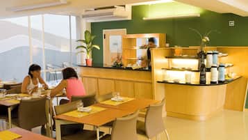 Pequeno-almoço tipo buffet diário incluído