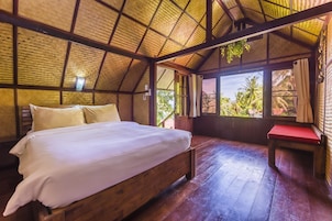 Hillside Cabin | 4 quartos, cofres nos quartos, Wi-Fi de cortesia, roupa de cama