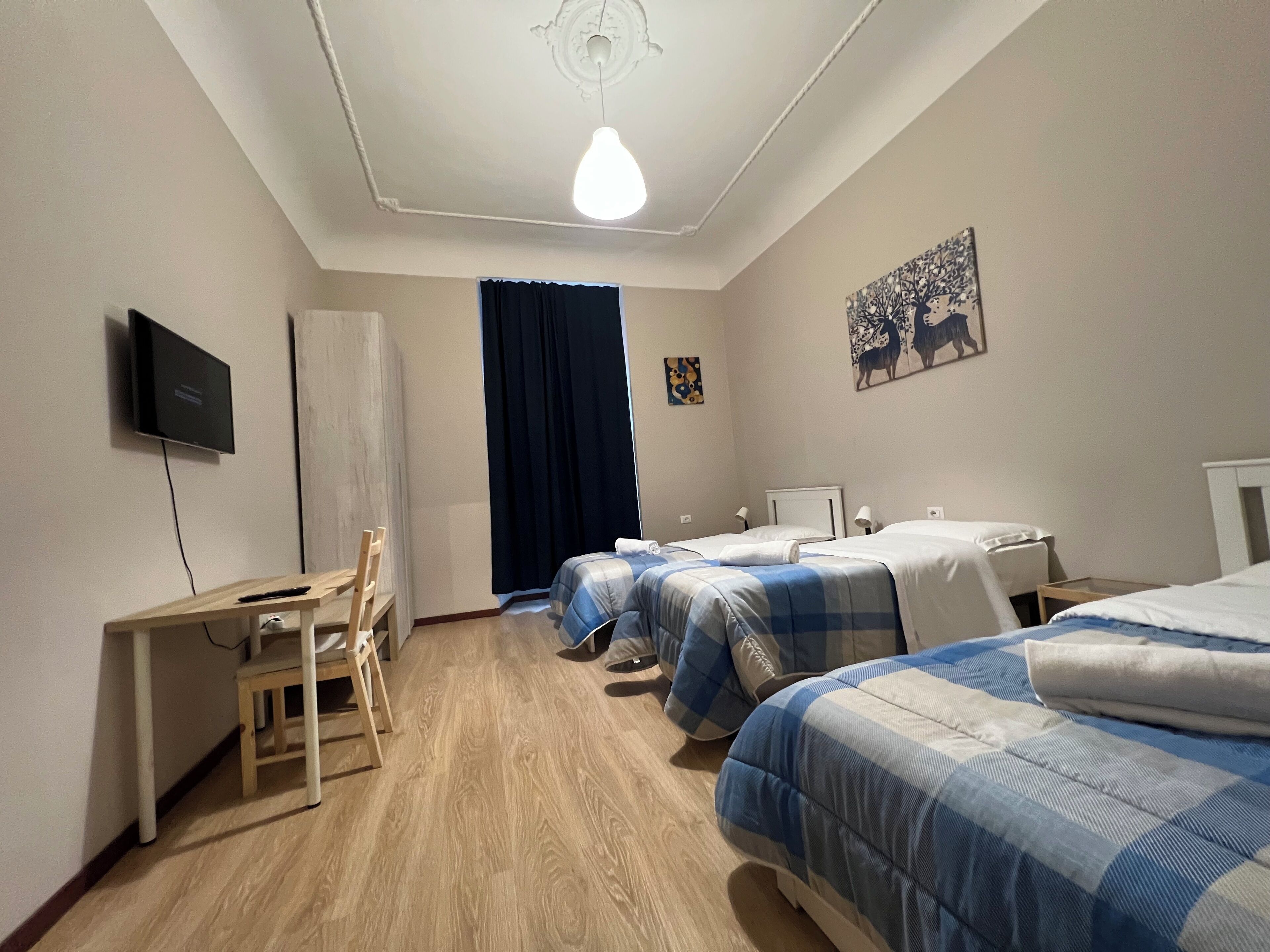 Escrivaninha, Wi-Fi de cortesia, roupa de cama