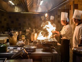2 restaurantes, café da manhã, culinária internacional