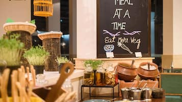 2 restaurantes, pequenos-almoços servidos, cozinha internacional