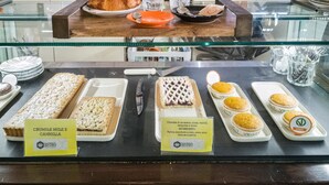 Café da manhã diário mediante uma taxa