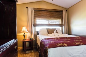 Quarto Básico, 1 cama queen-size (QUEEN NON SMOKING CHALET) | Wi-fi grátis 