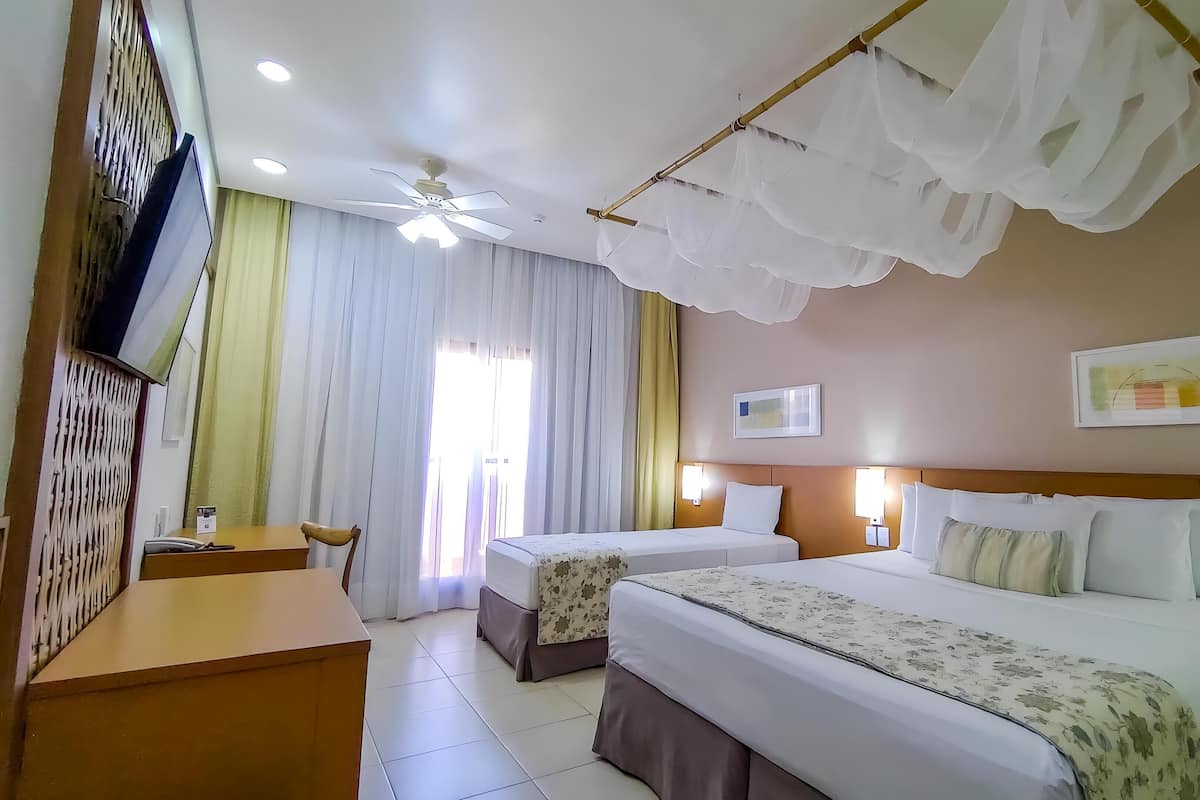 Frigobar, cofres nos quartos, individualmente decorados, escrivaninha