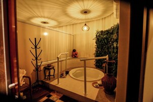 Sauna seca, banheira de hidromassagem, sauna a vapor