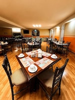 Café da manhã e jantar