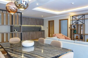Quarto presidencial | Roupas de cama premium, frigobar, cofres nos quartos, escrivaninha