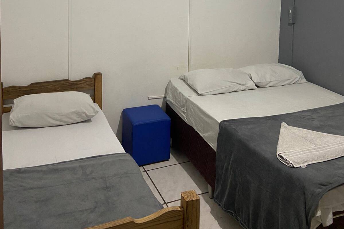 Secretária, Wi-fi grátis, roupa de cama fornecida