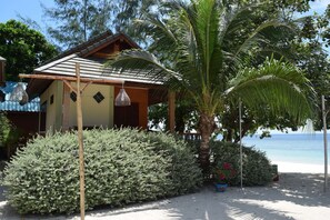 On the Beach | Vista do quarto