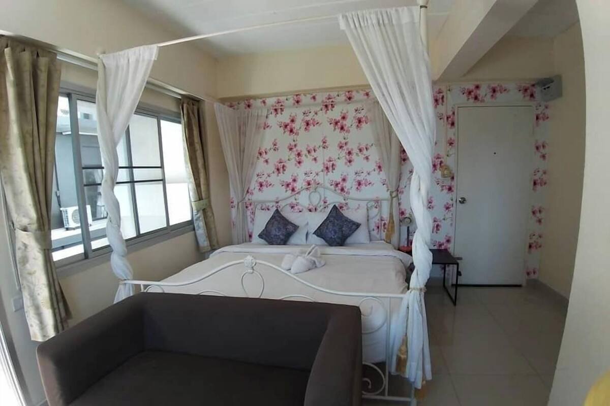 Quarto luxo, 1 cama de casal | Camas extras/dobráveis (sobretaxa), Wi-Fi de cortesia, roupa de cama