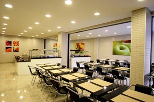 Café da manhã, almoço e jantar