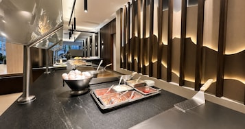 Pequeno-almoço tipo buffet diário mediante uma taxa