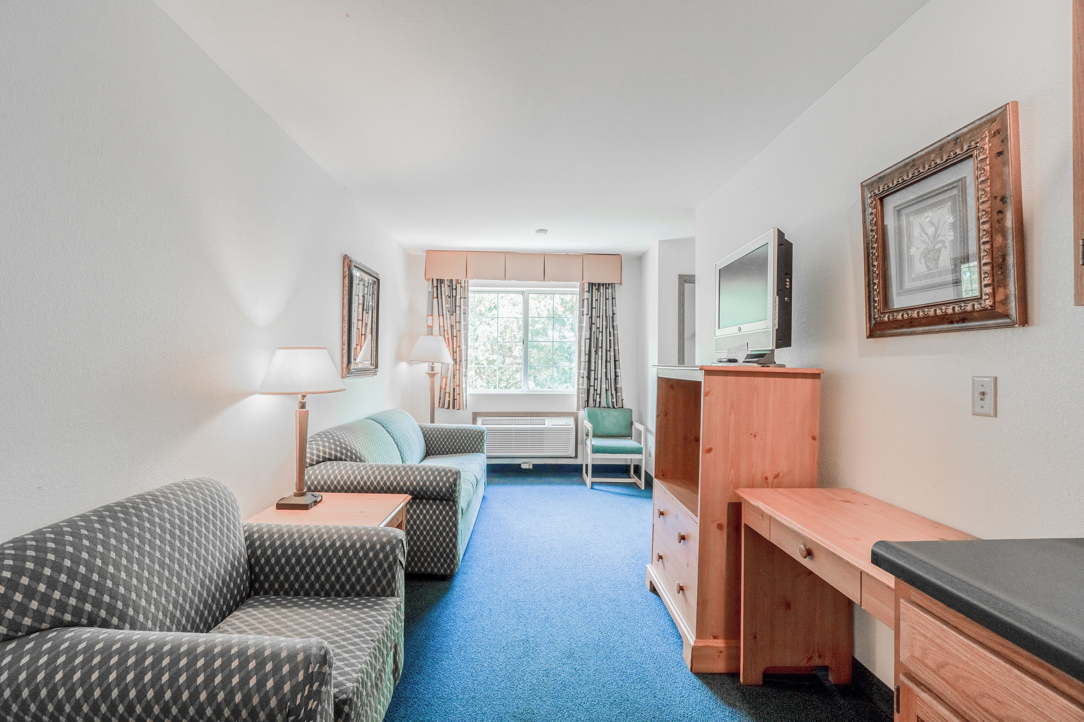 Quarto, 1 cama King e sofá-cama, banheira de hidromassagem (Kitchenette) | Cozinha americana privada | Geladeira, micro-ondas, cafeteira/chaleira