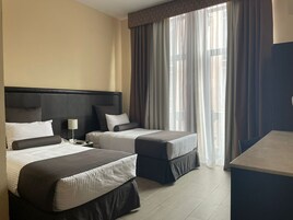 Quarto duplo clássico | Cofres nos quartos, quartos à prova de som, roupa de cama