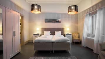 Apartamento, 2 quartos, banheiro privativo | 1 quarto, roupas de cama antialérgicas, escrivaninha, cortinas blackout