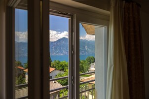 Quarto Duplo ou Twin Panorâmico, 1 cama de casal ou 2 camas individuais (Panorama) | Vista para o lago