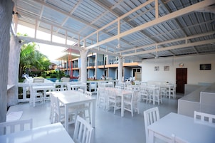 Café da manhã com buffet mediante uma taxa