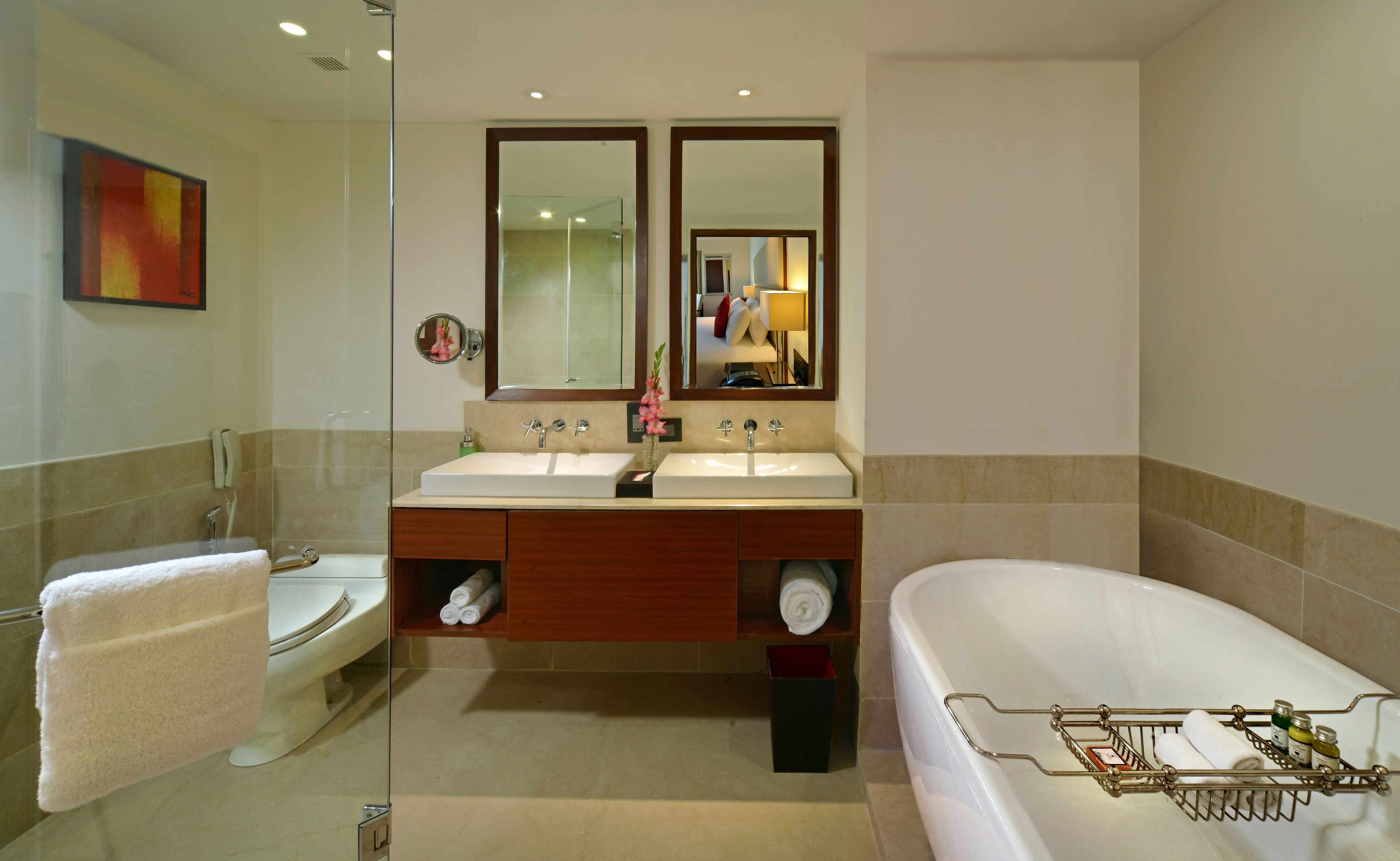 Um polibã, artigos de higiene pessoal grátis, um secador de cabelo 